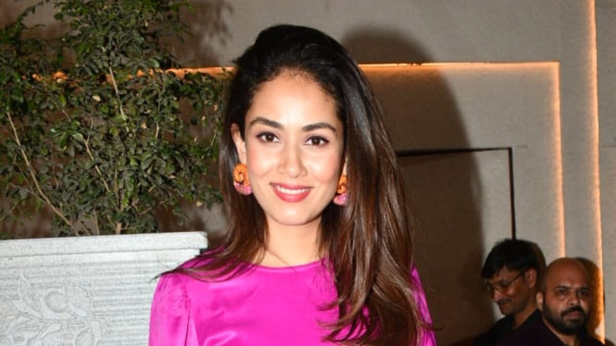 Mira Rajput rocks magenta satin dress with floral heels, the perfect ...