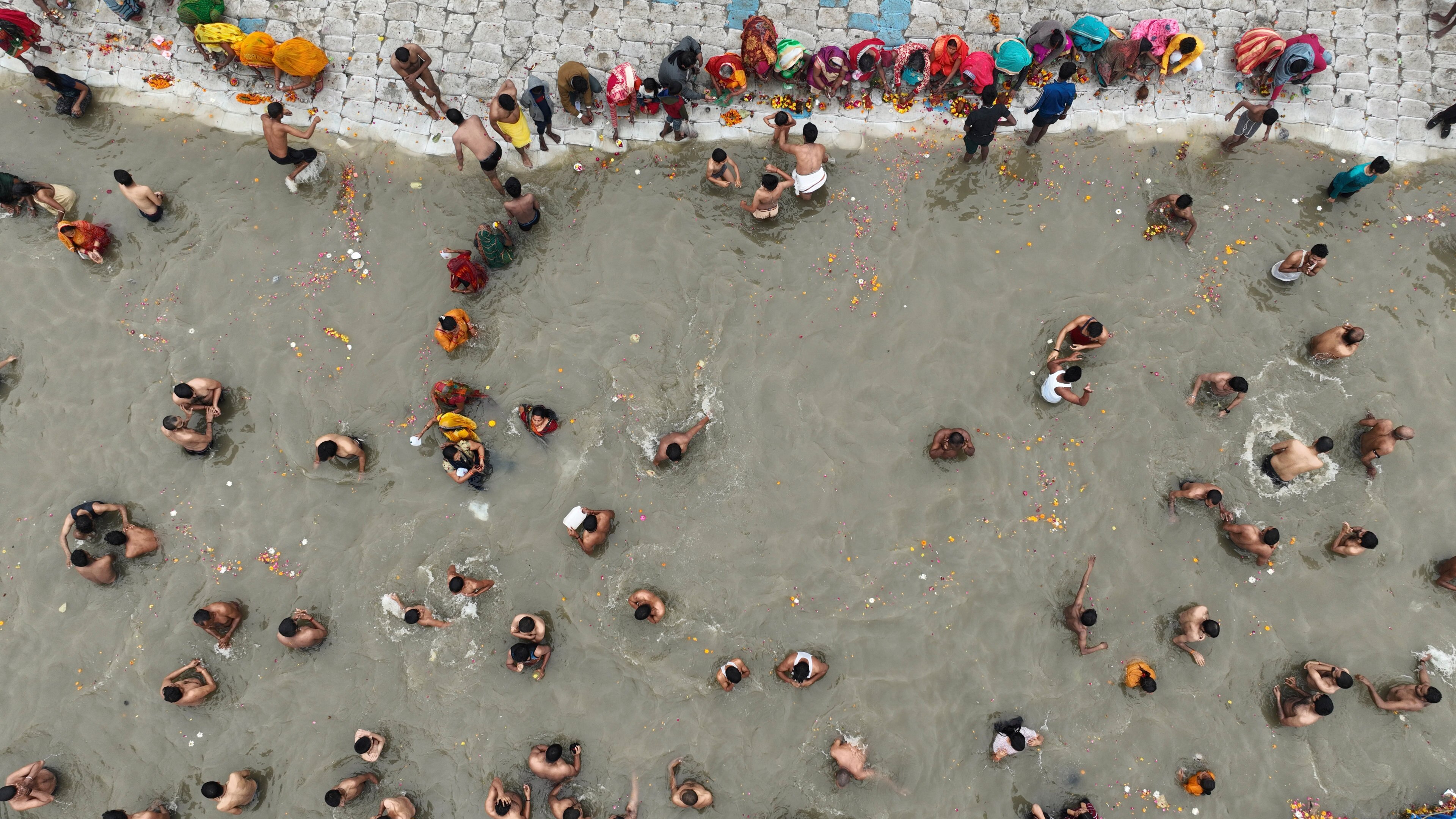 Devotees take holy dip in Ganga, Sangam on Basant Panchami | In Pics ...