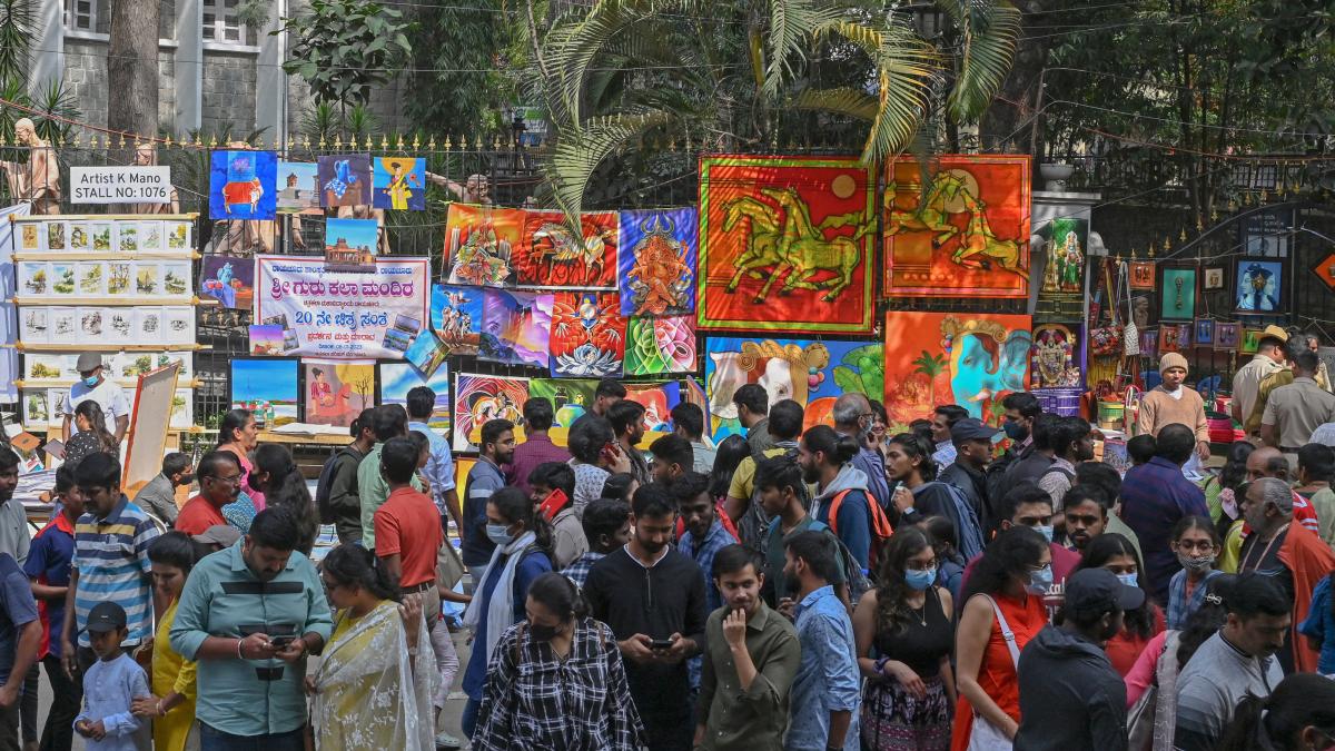 Artwork and artists take spotlight at Chitra Santhe 2023 in Bengaluru ...