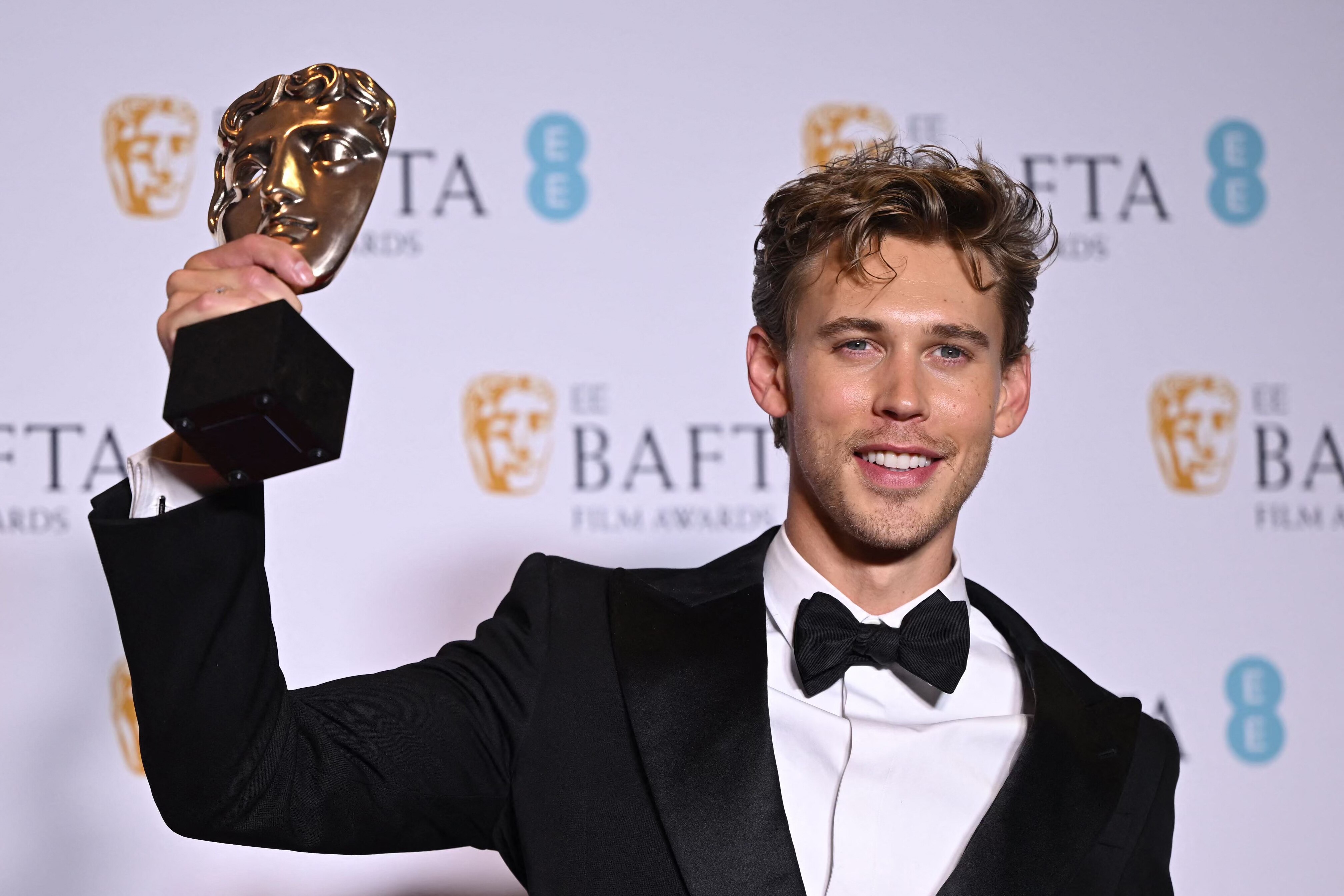 Austin Butler, Cate Blanchett and more winners pose with their trophies ...
