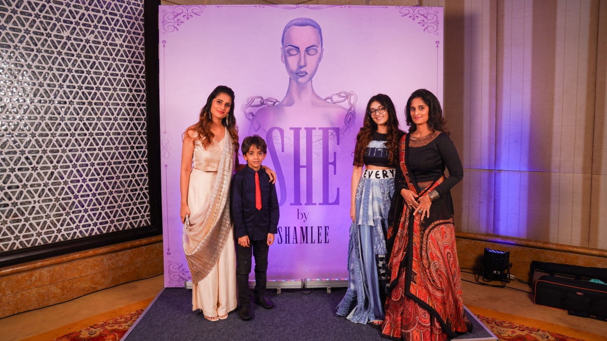 In Pics | Shalini and kids Anoushka, Aadvik attend Shamlee's art ...