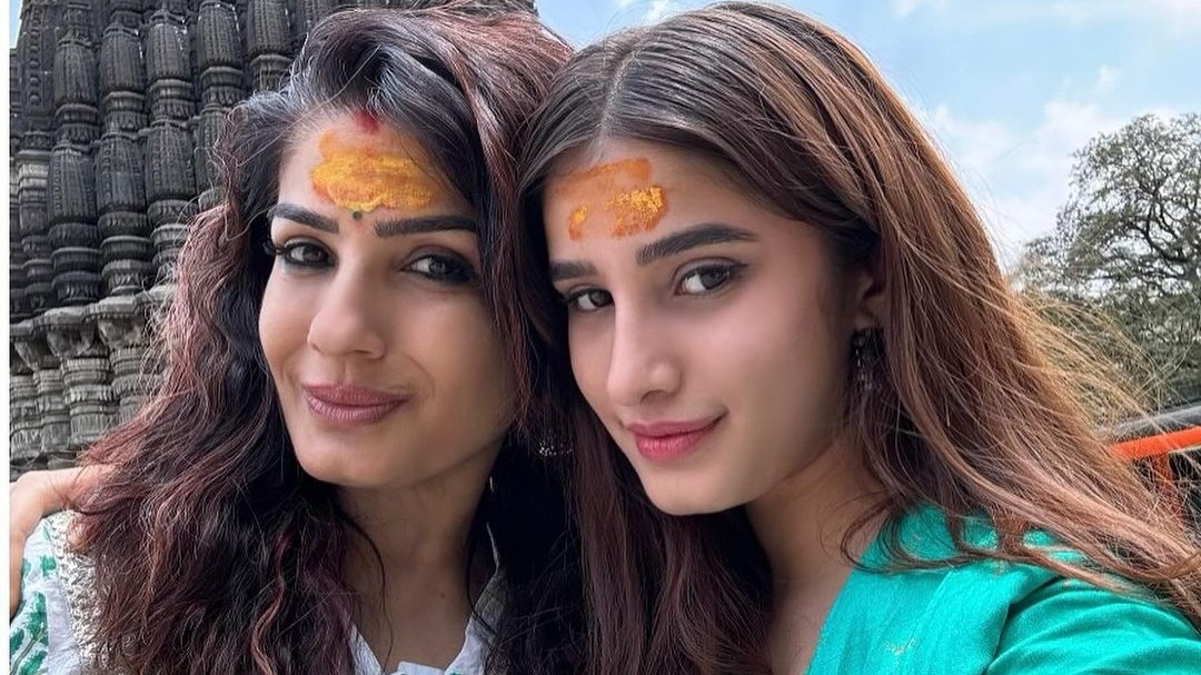 Pics Raveena Tandon and daughter Rasha visit Trimbakeshwar temple ...
