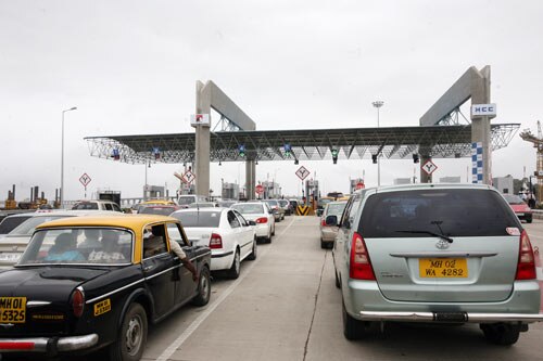 Mumbai sea link opens with jam - India Today