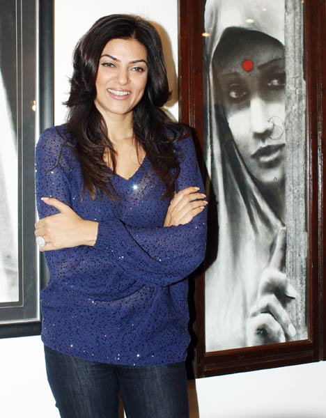 Sushmita at exhibition launch - India Today