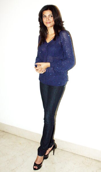 Sushmita at exhibition launch - India Today