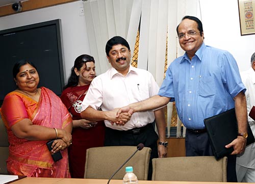 IGNOU signs MoU with textile institute - India Today