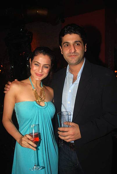 Ashmit celebrates B'day with Veena, Sara - India Today