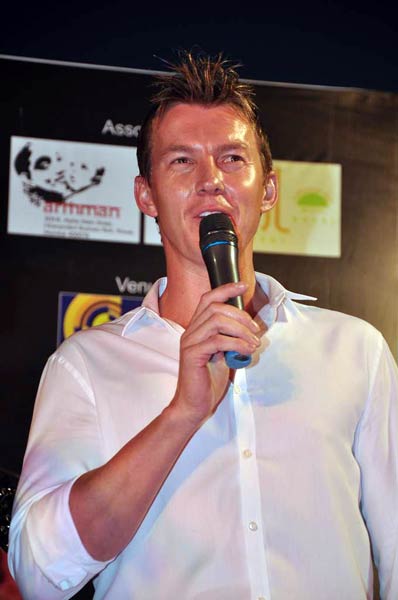 Bret Lee performs with Majors band - India Today