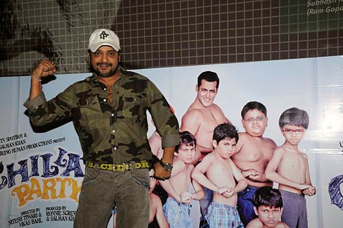 Salman Khan hosts Chillar Party premiere - India Today