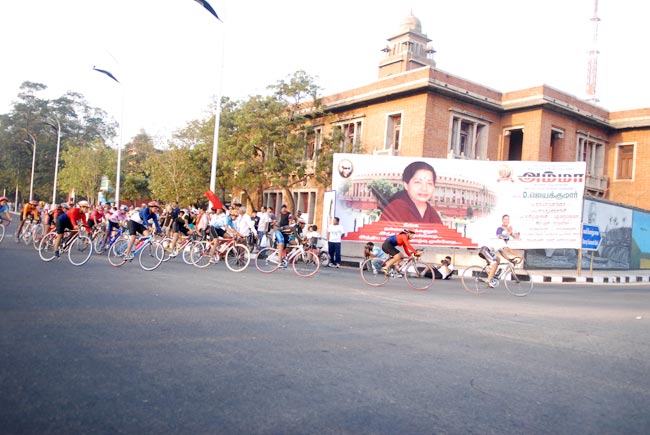 Chennai citizens hit the road on bicycles - India Today