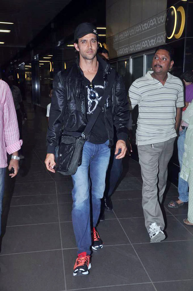 Ash, Abhi and Aaradhya back from London - India Today