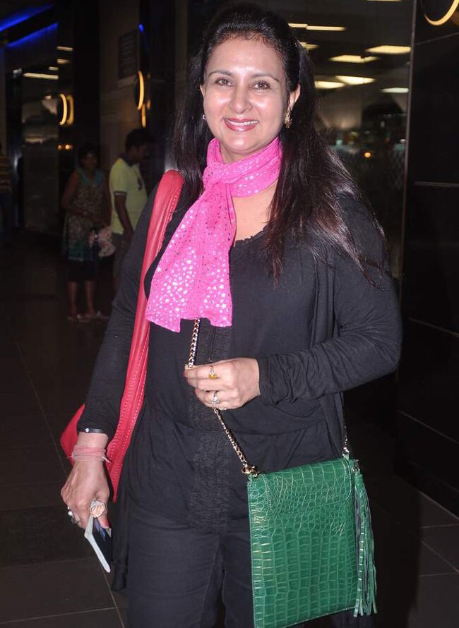 Ash, Abhi and Aaradhya back from London - India Today