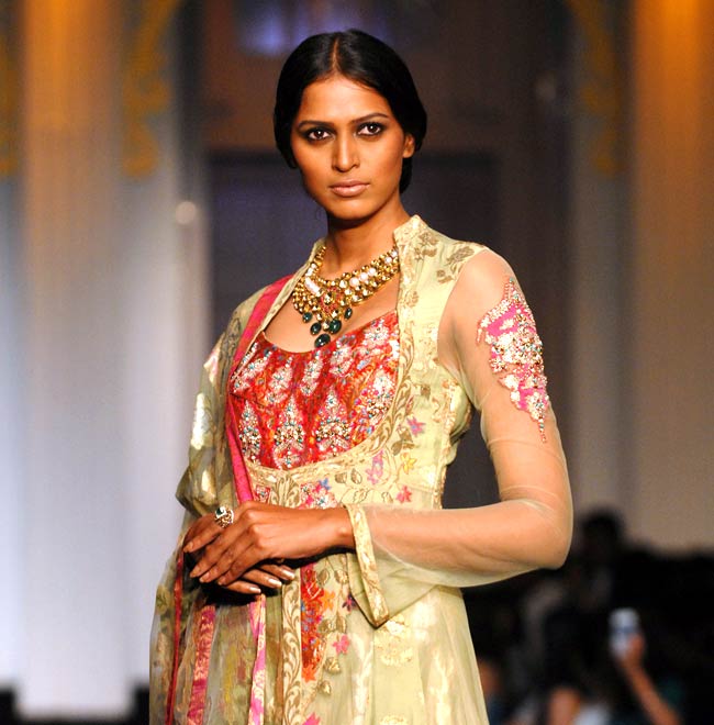 Bridal week: Bipasha Basu dazzles on the ramp - India Today