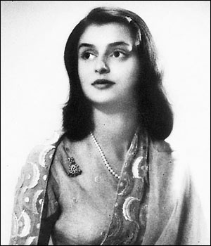 The â unseenâ royal beauty: Rare pictures of Gayatri Devi | IndiaToday