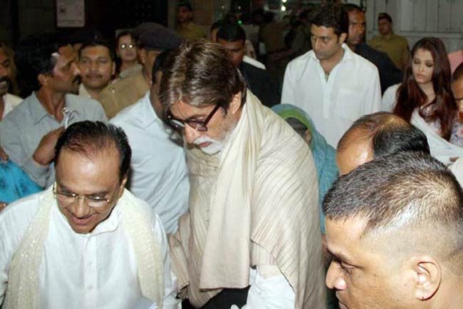 Bachchans seek blessings of lord Ganesha - India Today