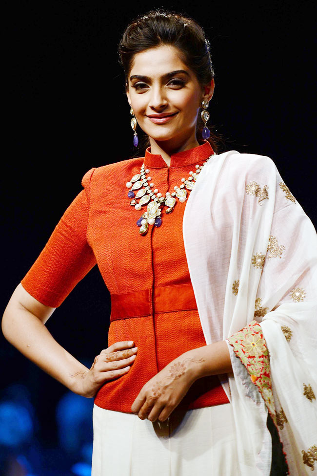 Bollywood celebs walk the ramp at India International Jewellery Week ...
