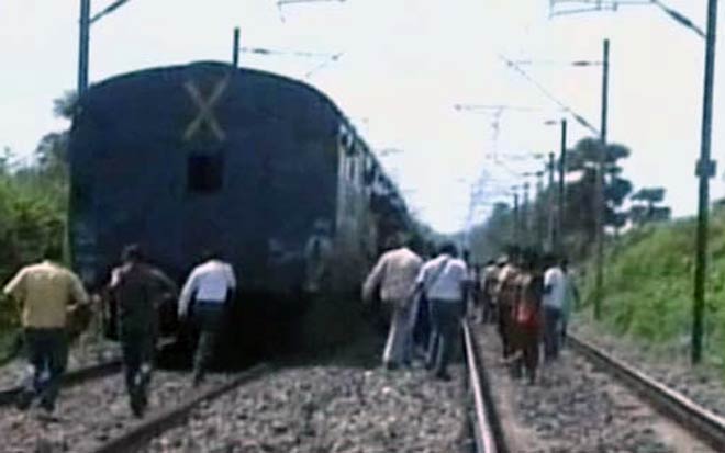 Maoists daring attack on passenger train in Bihar kills three - India Today