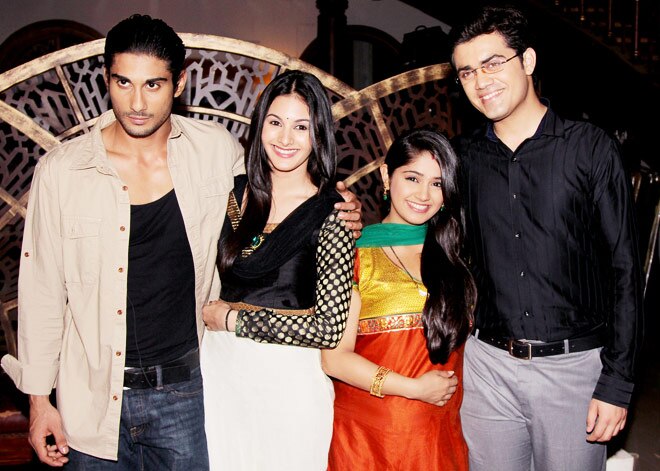 Pratiek Babbar, Amyra Dastur promote Issaq on Amita ka Amit - India Today