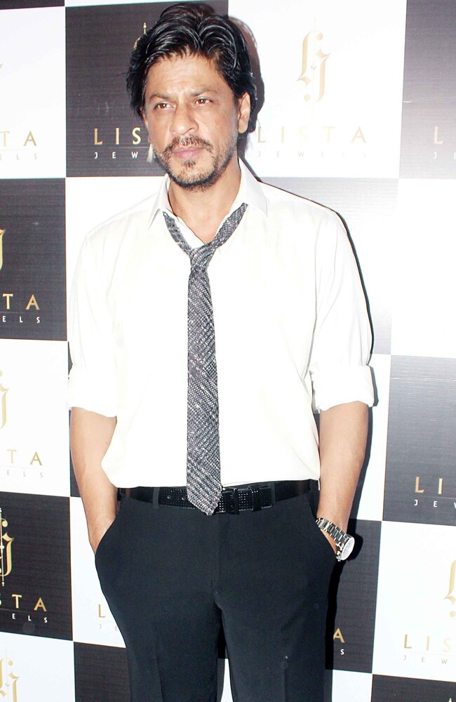 SRK looks jaded, worn-out at jewellery launch event - India Today