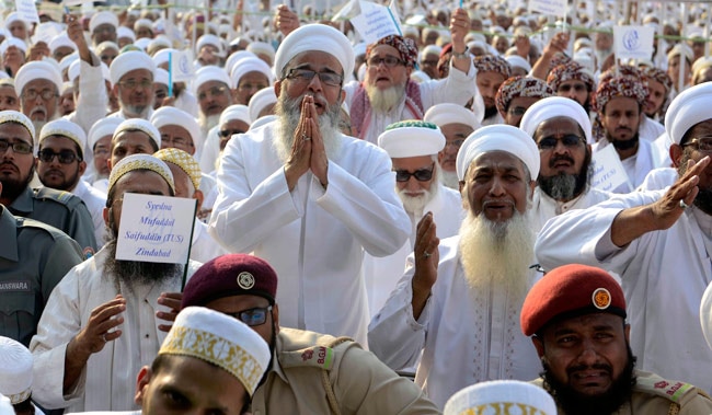 Thousands show solidarity to new Dawoodi Bohra leader Syedna Mufaddal ...