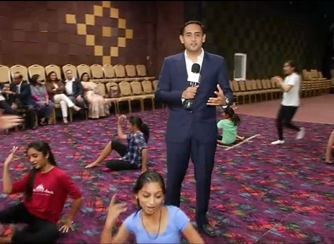 Gujarati girls in US to welcome Modi with Garba dance - India Today