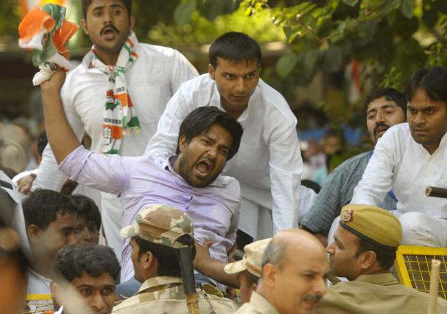 Congress workers protest against Modi government - India Today