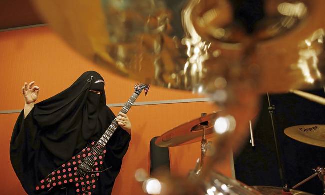 Out from the shadows: Burqa-clad woman plays heavy metal; impresses ...