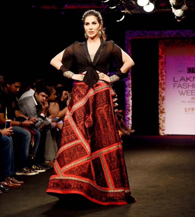 Kareena, Karisma, Ranbir: Kapoors rule the Lakme Fashion Week runway on ...