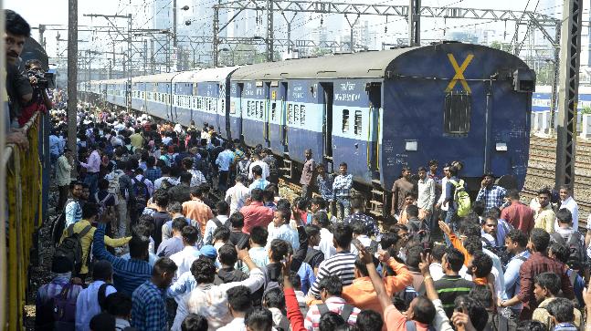 Rail roko protest brings Mumbai to a halt - India Today