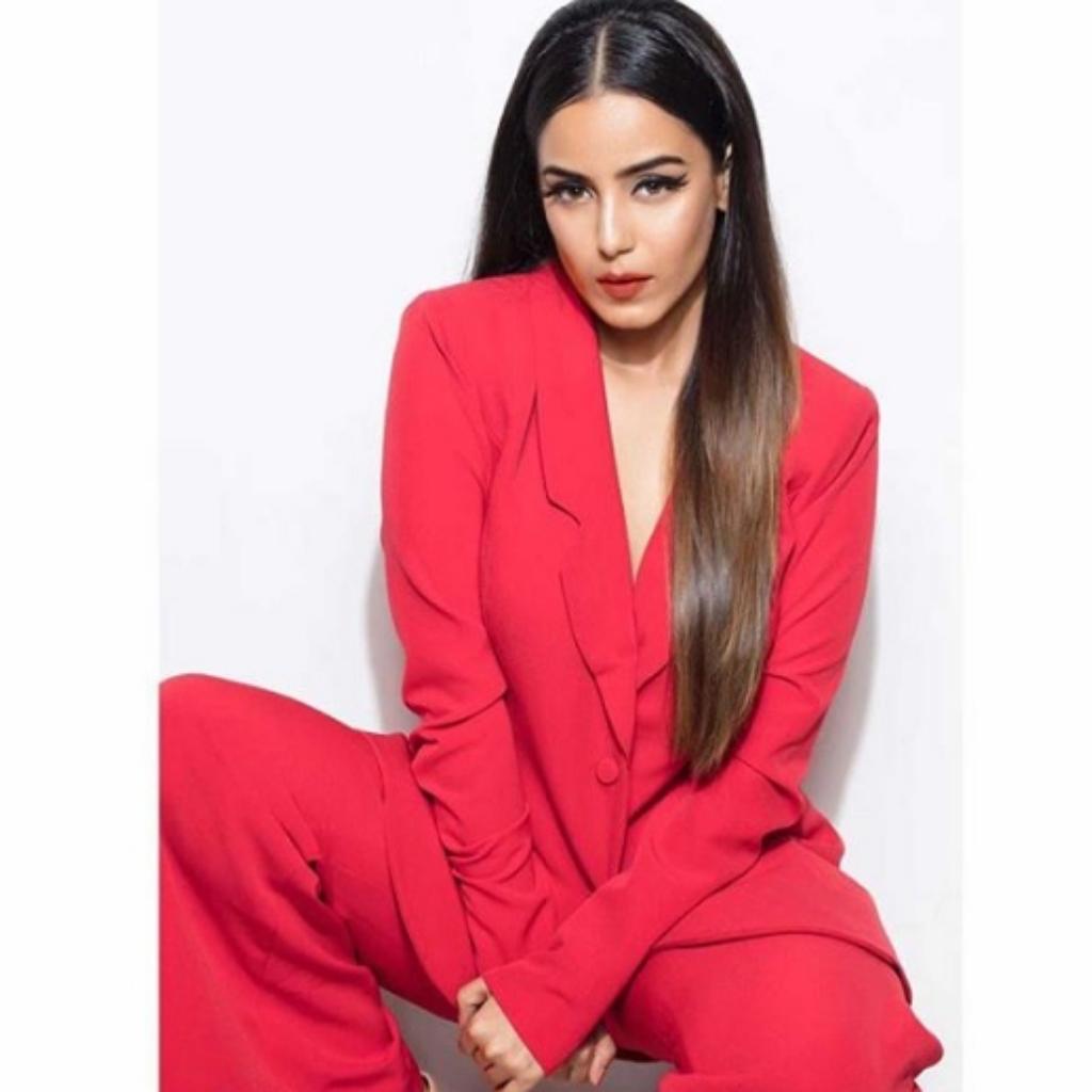 BB 12's Srishty Rode sizzles in hot photo shoot post break up with ...