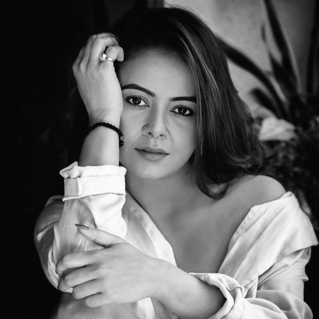 Devoleena Bhattacharjee aka Gopi Bahu raises temperature in hot photo ...
