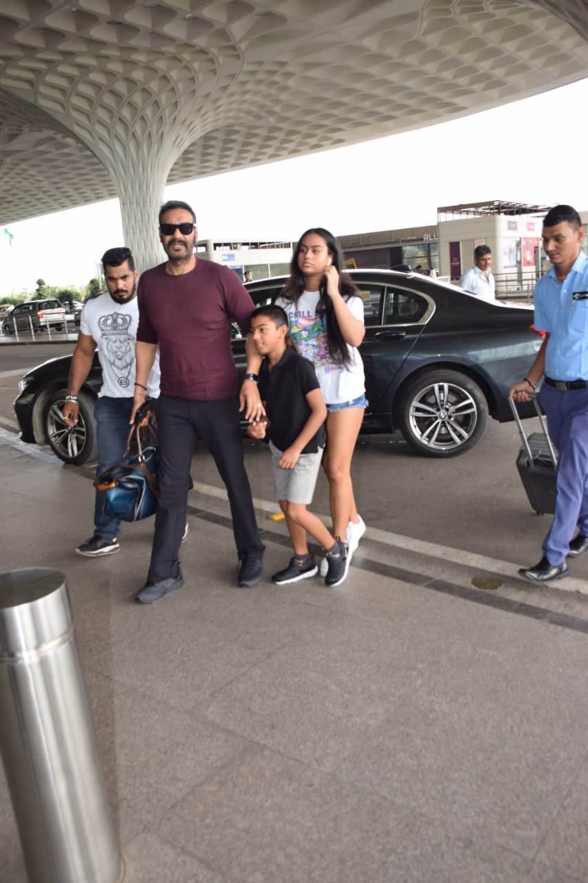 After Veeru Devgan's chautha, Ajay Devgn flies out of Mumbai with Nysa ...