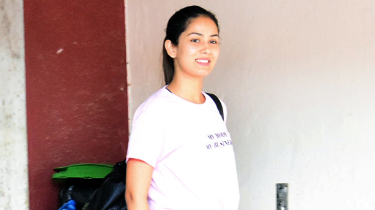Mira Rajput flaunts her toned figure in comfy tee and leggings at gym ...