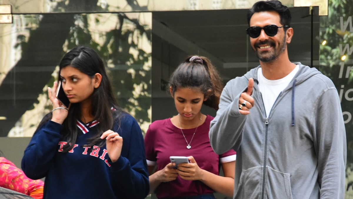 Mahikaa and Myra with dad Arjun Rampal welcome his baby boy with ...