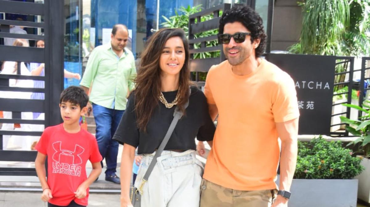 Farhan Akhtar and girlfriend Shibani Dandekar step out for lunch with ...