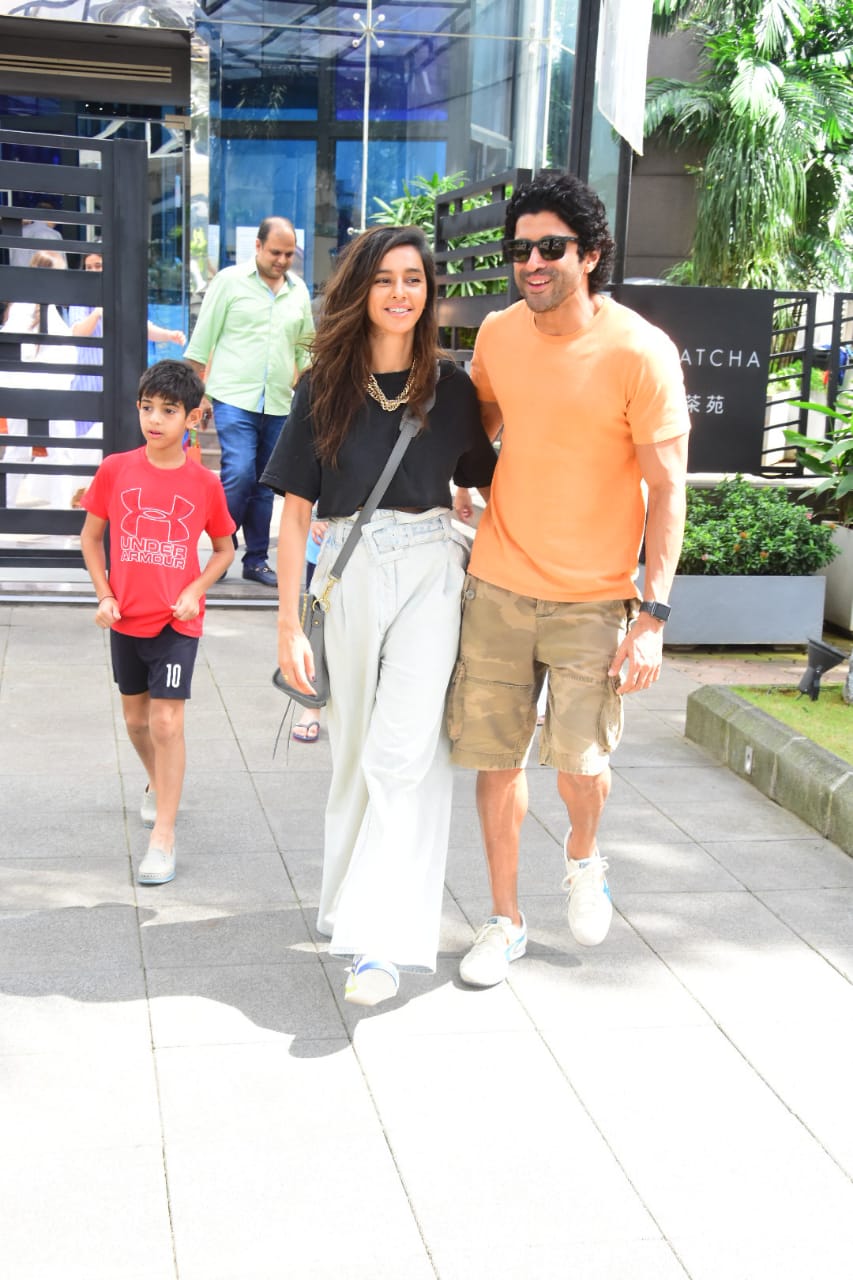 Farhan Akhtar and girlfriend Shibani Dandekar step out for lunch with ...