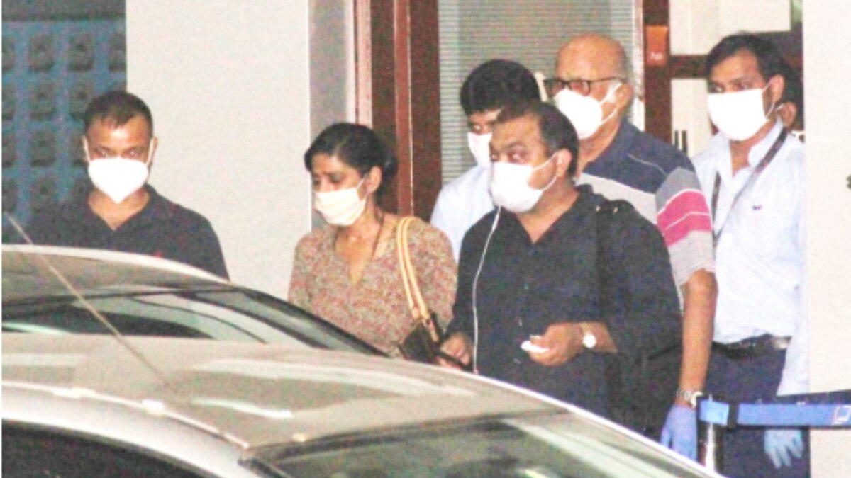 Sushant Singh Rajput's family arrives in Mumbai for his last rites ...