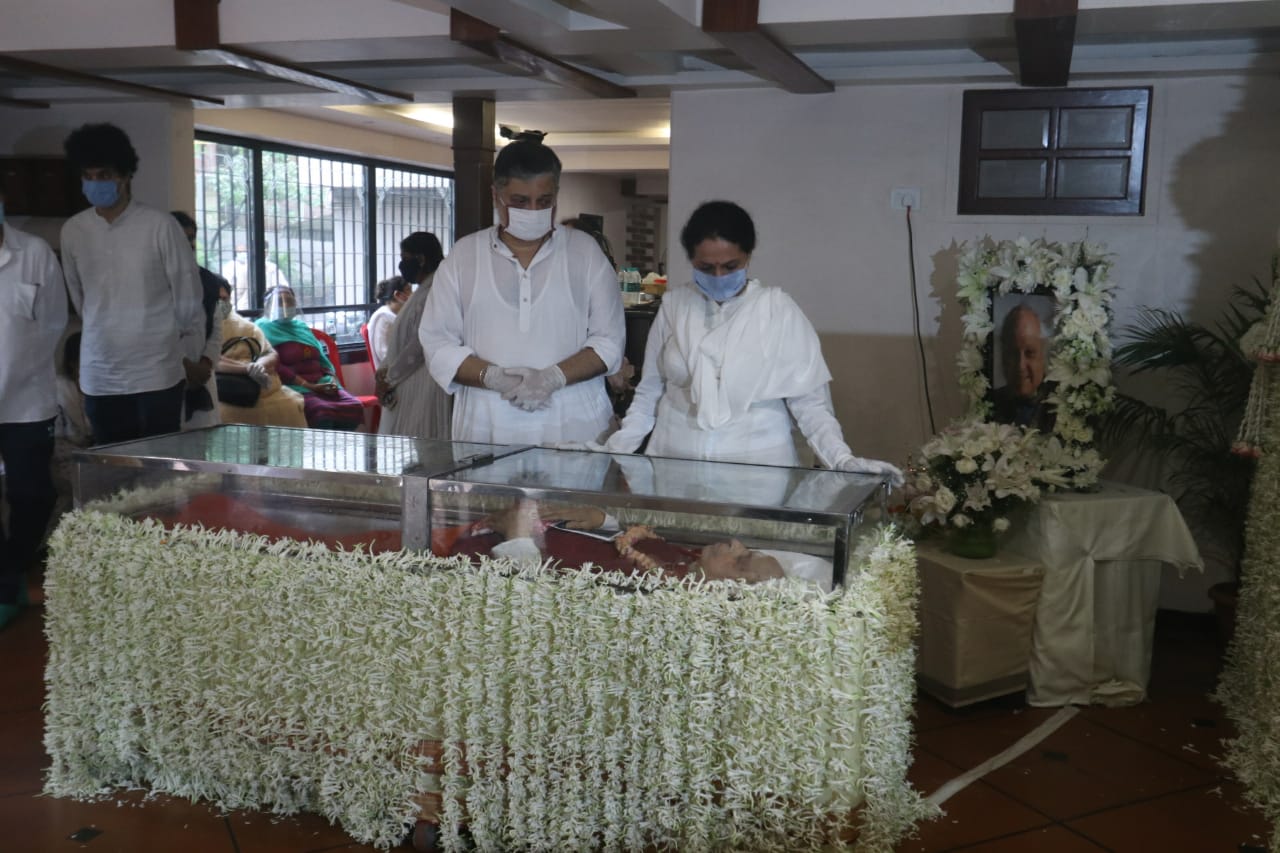 Udit Narayan, Kailash Kher attend Pandit Jasraj’s antim darshan in ...