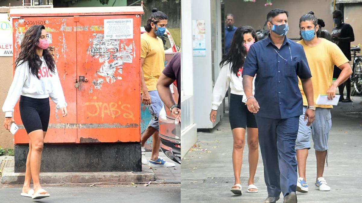 Shibani Dandekar and Farhan Akhtar step out with masks on. See pics ...