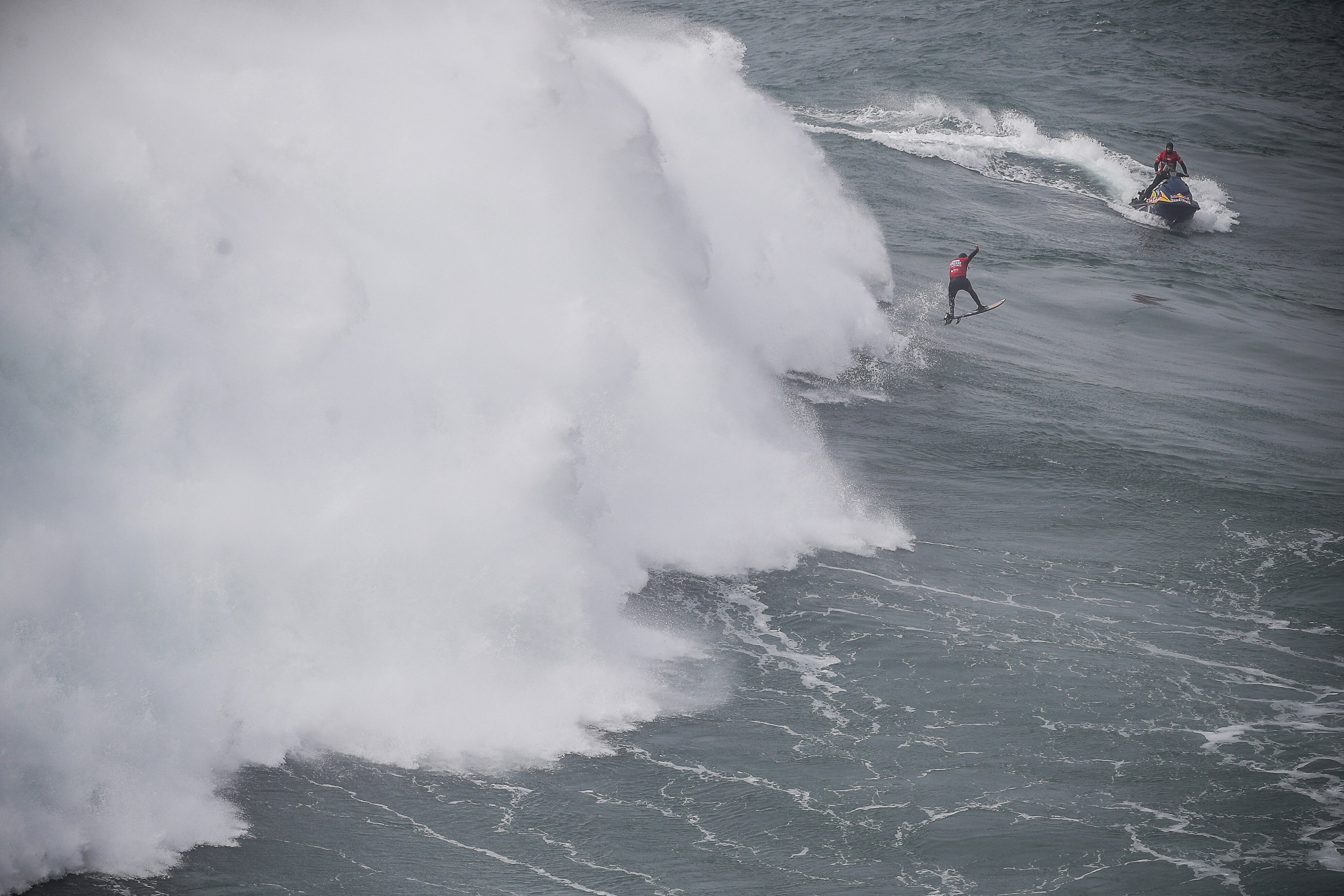 World’s best surfers take on giant waves during Nazaré Tow Surfing ...