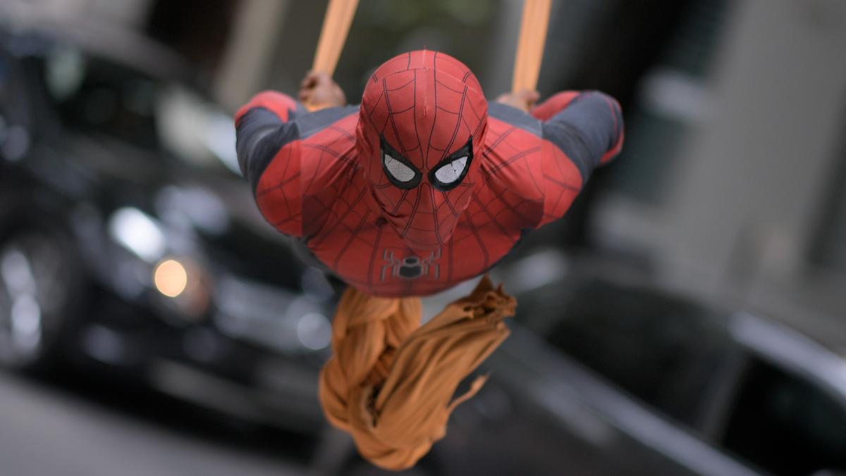 Colombian coach dressed as Spider-Man performs bold stunts on streets ...