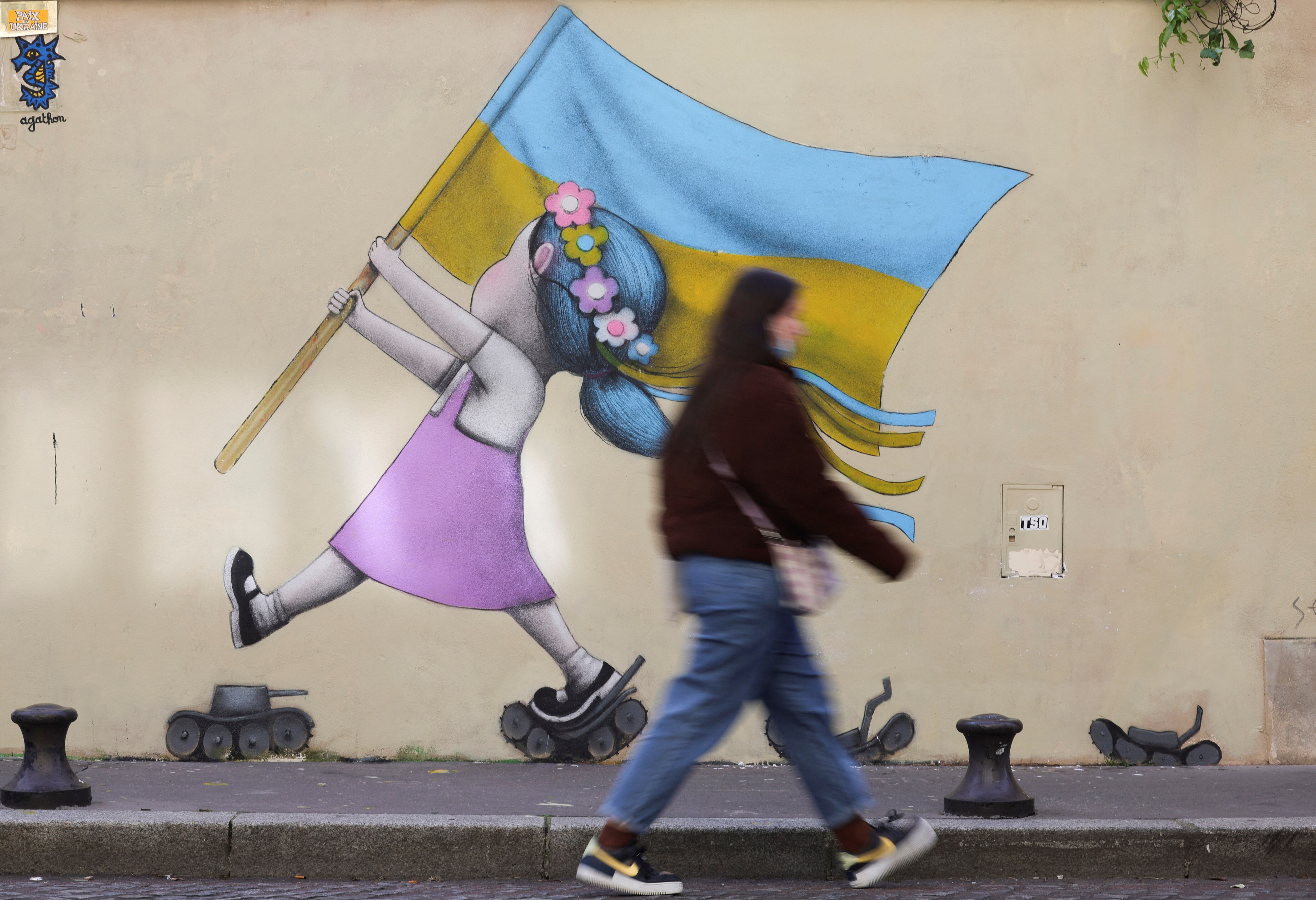Artists across the world support Ukraine with paint brushes and colours ...