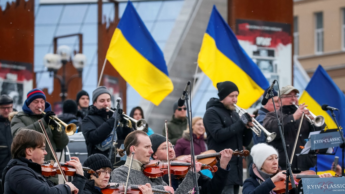 'Free Sky': Musicians perform in Ukraine as Russian forces advance | IN ...