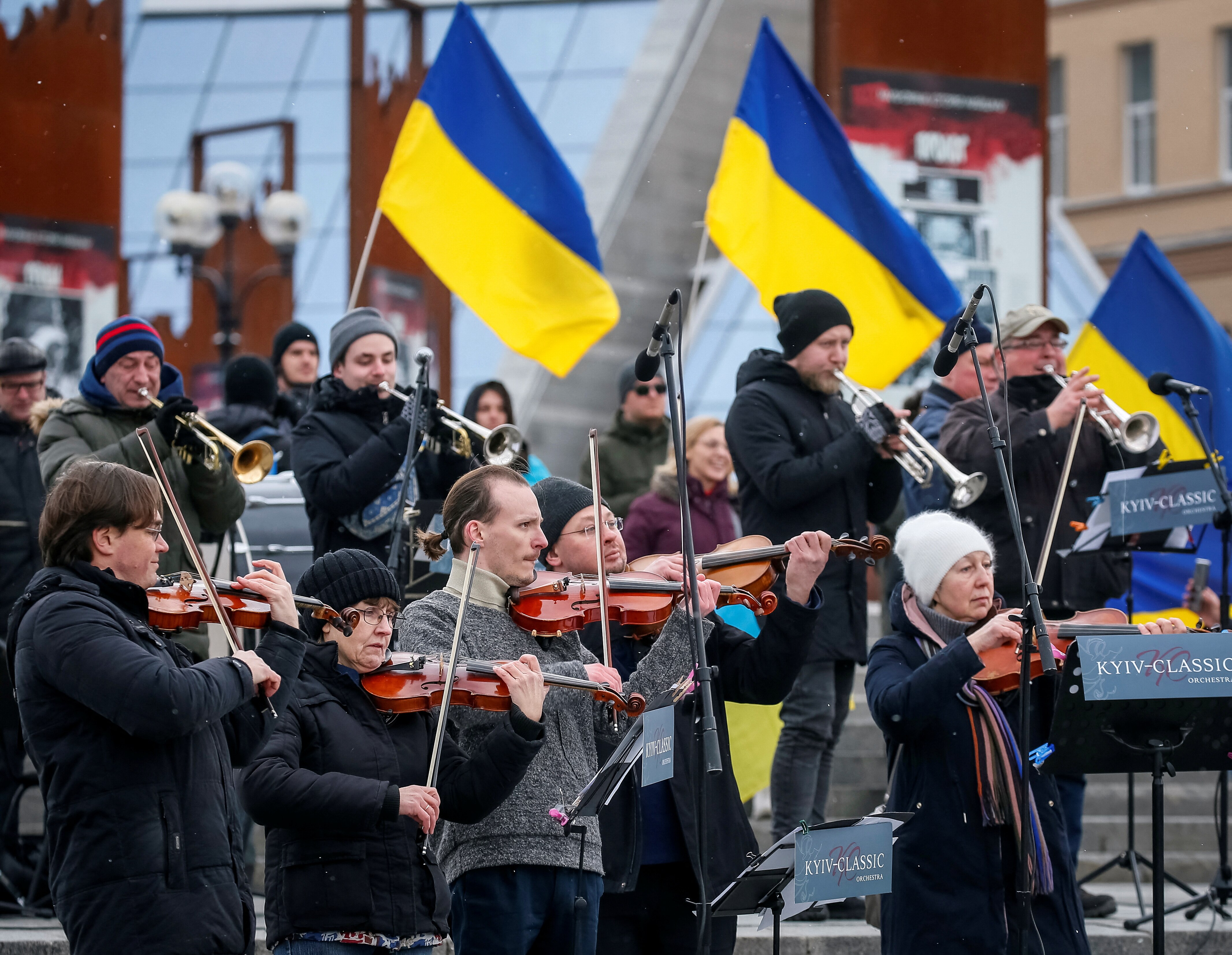 'Free Sky': Musicians perform in Ukraine as Russian forces advance | IN ...