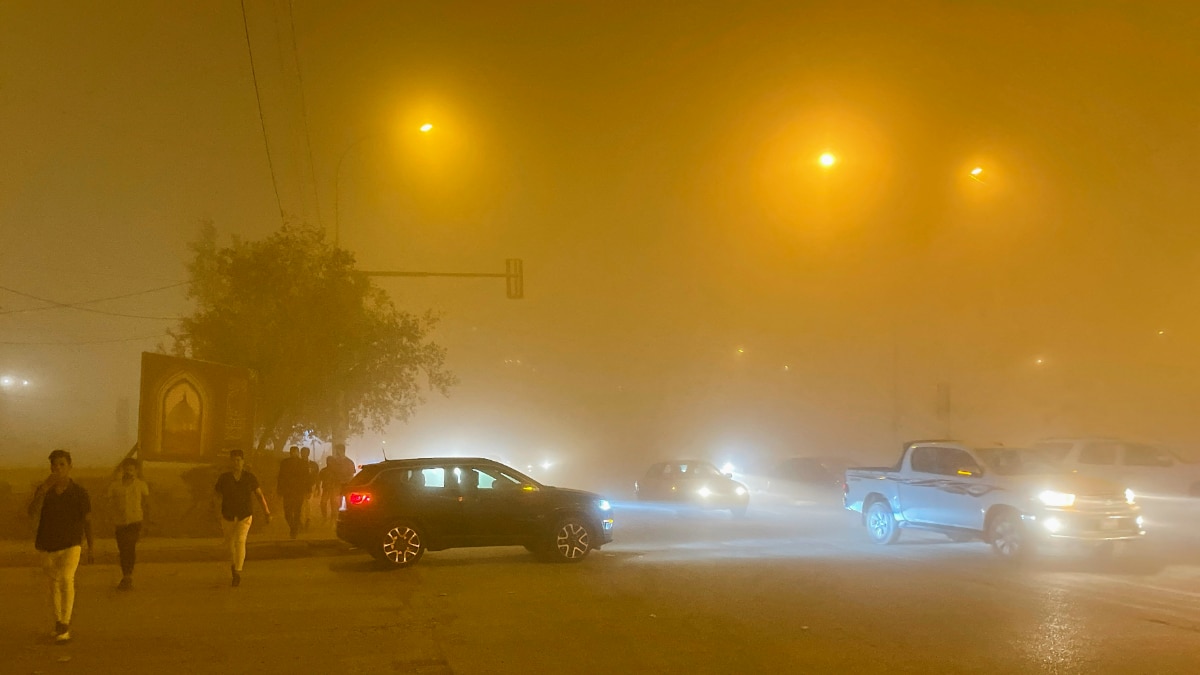 Severe sandstorm sweeps across Iraq, thousands fall sick | Pics