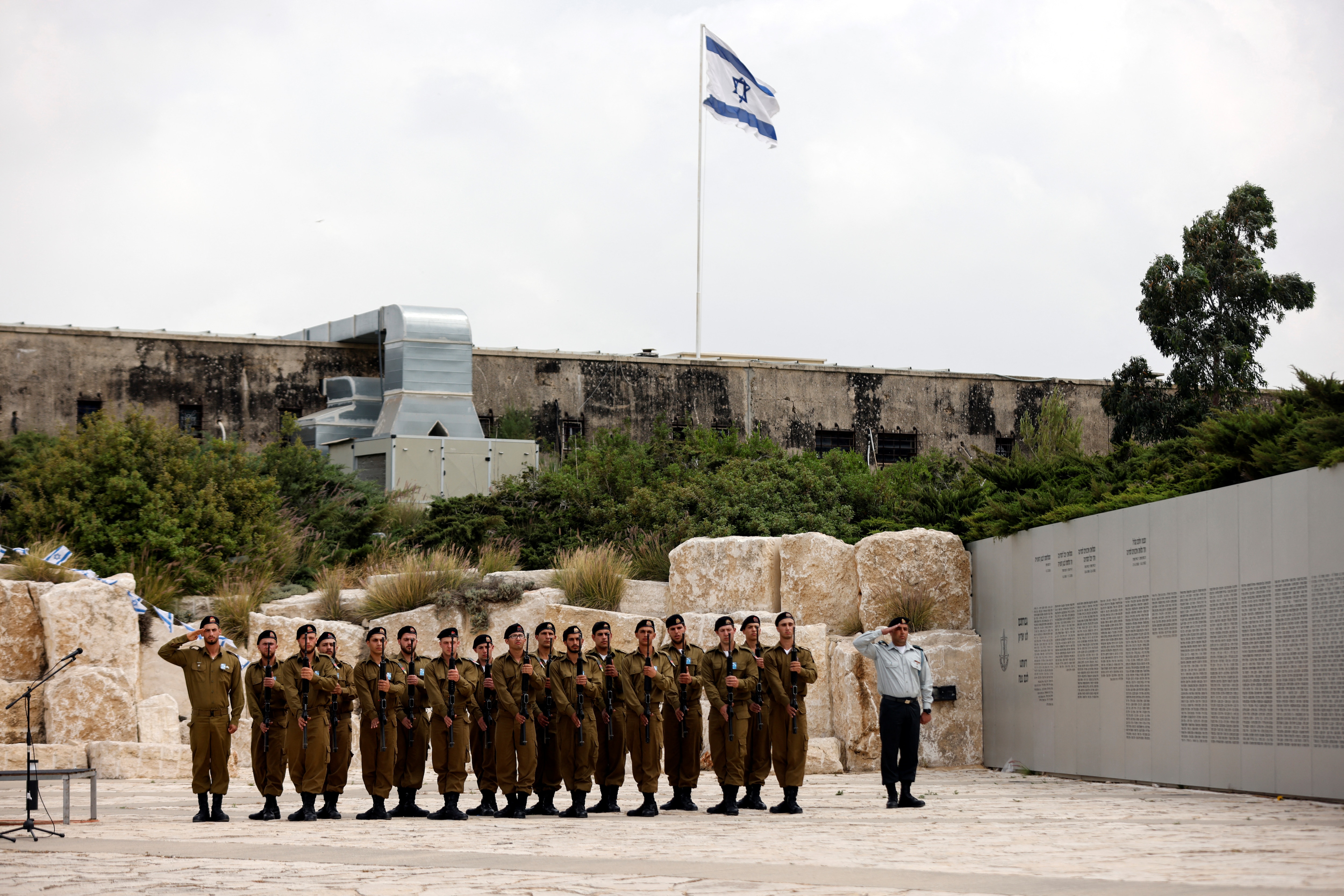 Israel marks Memorial Day to honour fallen soldiers, terror victims | Pics