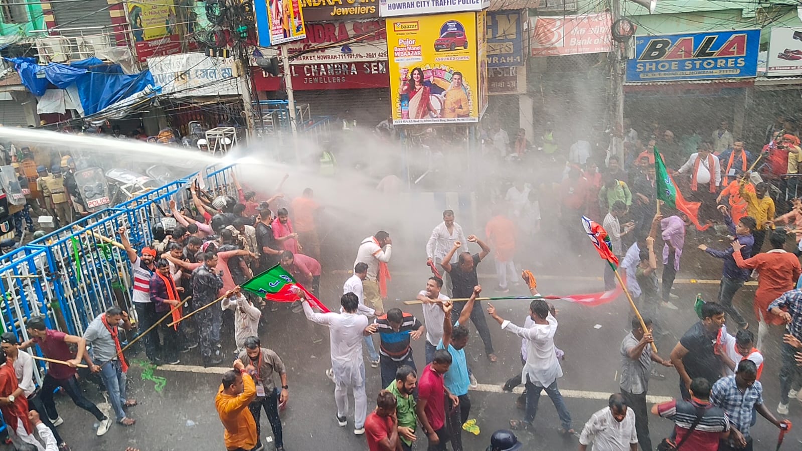 Protesters clash with Bengal Police during BJP’s ‘Nabanna March’ in ...