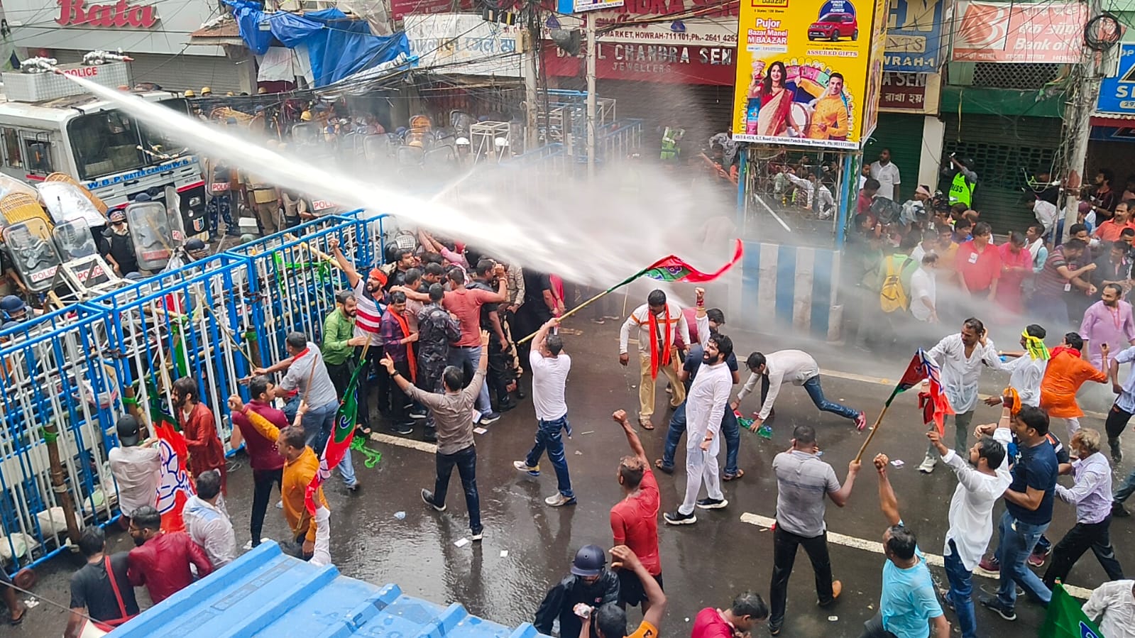 Protesters clash with Bengal Police during BJP’s ‘Nabanna March’ in ...