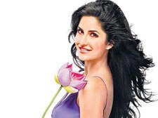 Kat gives Ash tough ad fight - India Today