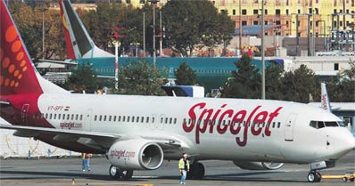 Mumbai: SpiceJet flight makes emergency landing - India Today